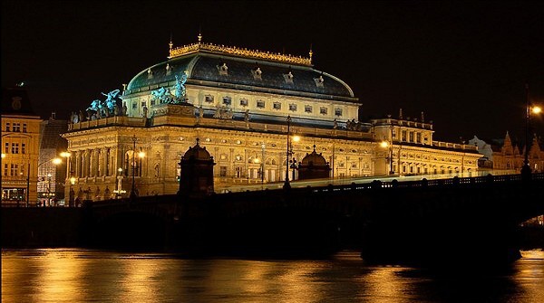 Před 131 lety vyhořelo Národní divadlo | Zapni mozek